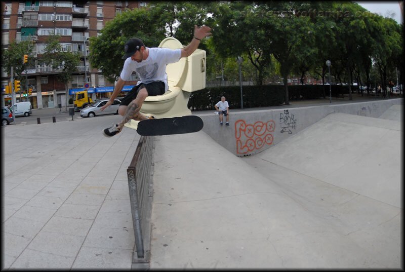 Barcelona Bump to Bar Schaefer take a poop — Skatepark of Tampa