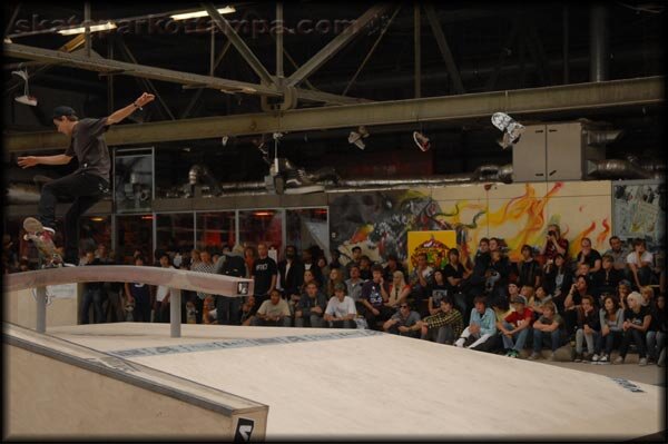 Eniz Fazliov - frontside noseblunt slide — Skatepark of Tampa
